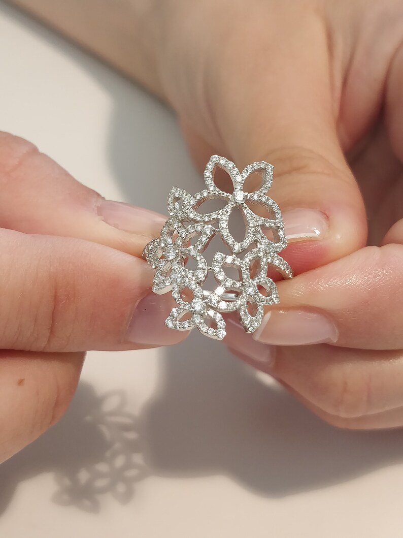 White Diamonds 18 Karat White Gold Flower Setting - Etsy