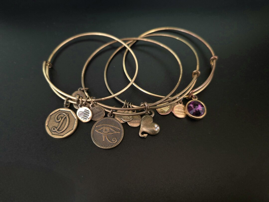 Set of Four Vintage Charm Bangle Bracelets - Etsy