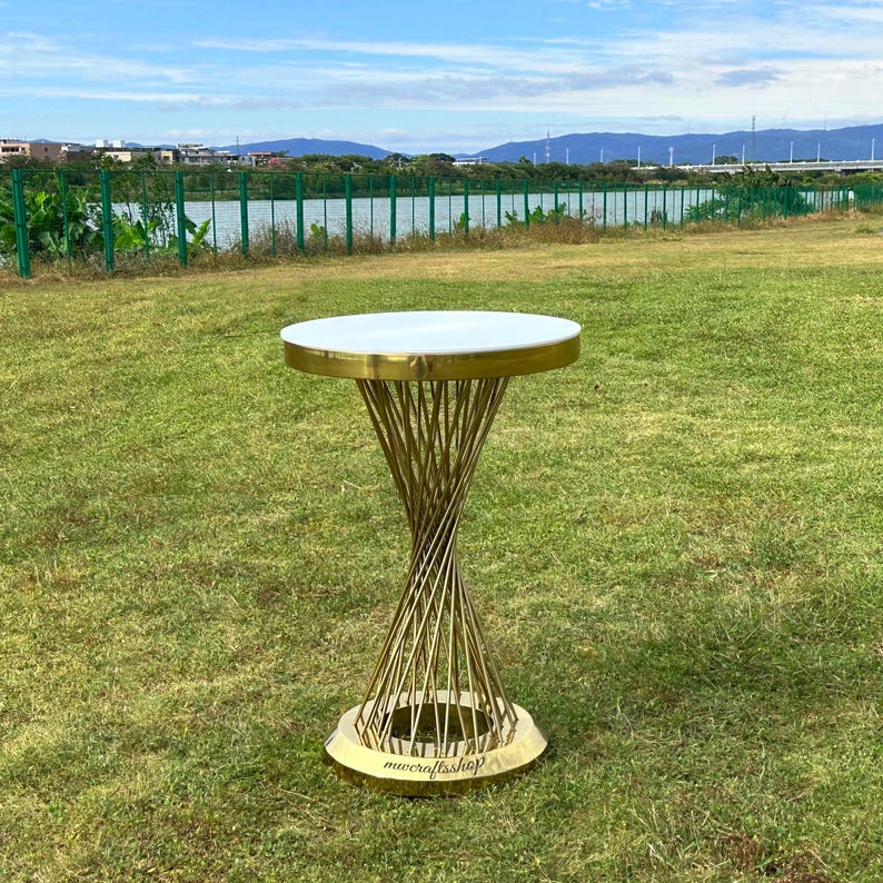 Custom Gold Stainless Steel Display Stand Tower Linear Style Cake Table ...