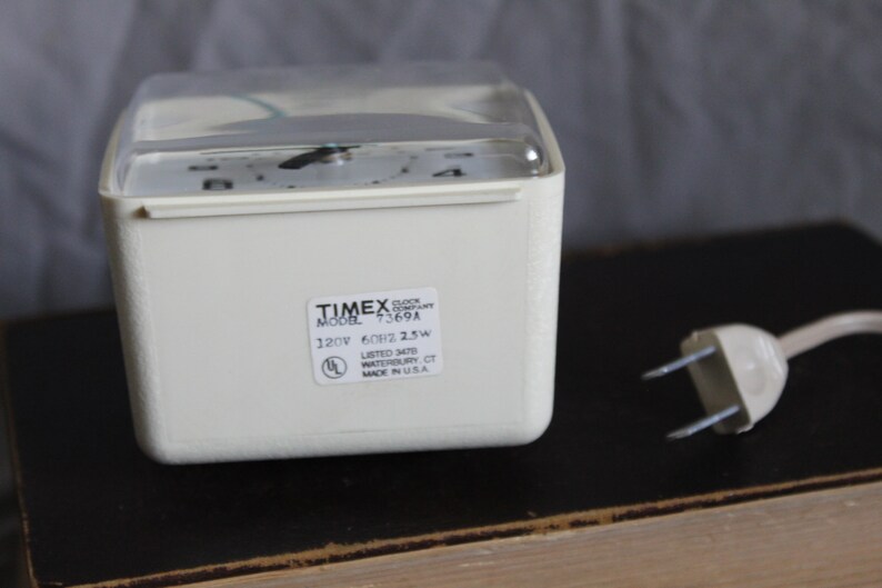 Vintage Timex 7369A Electric Clock - Etsy