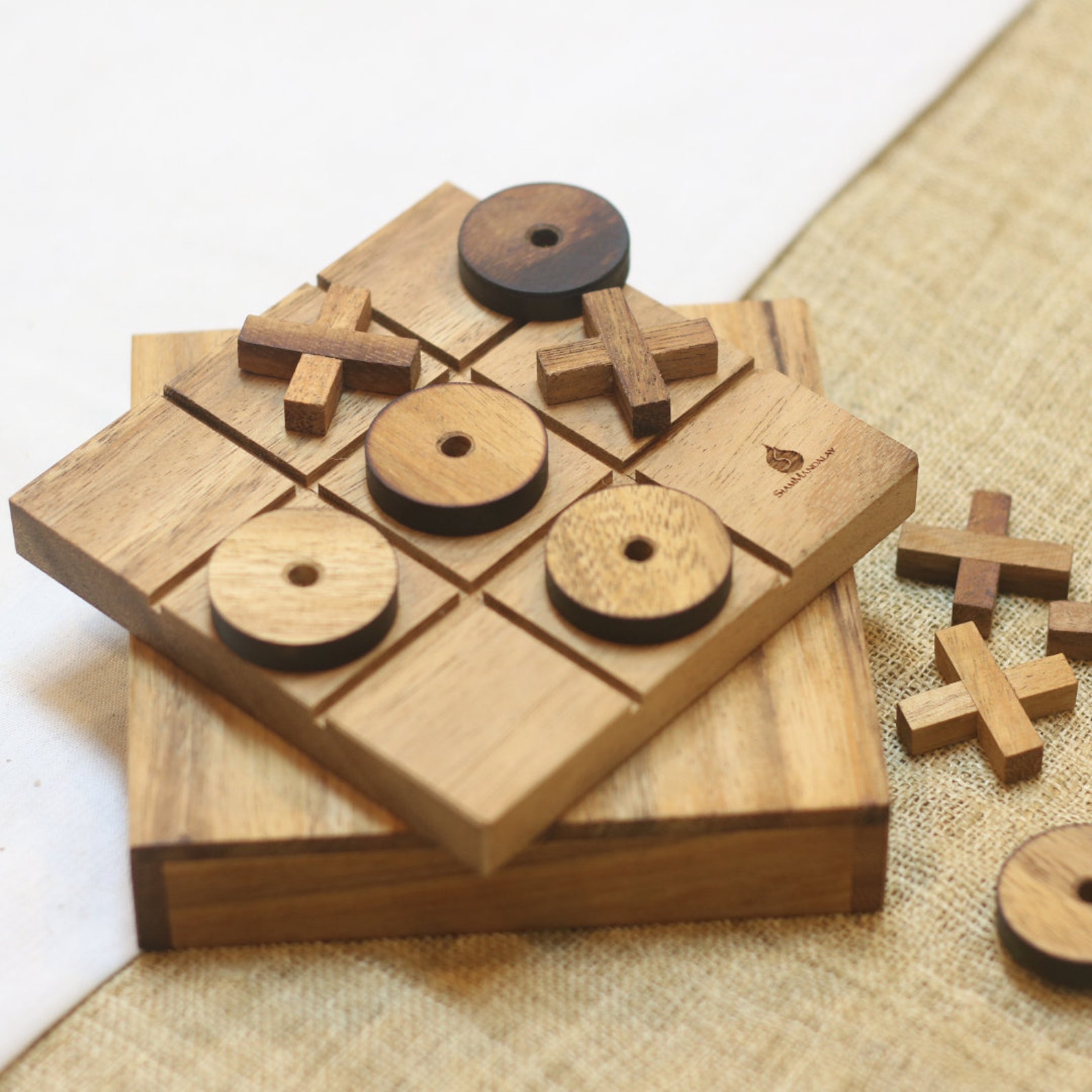 Tic Tac Toe XOXO / Wood Noughts and Crosses: Wooden XOX Strategy Game ...