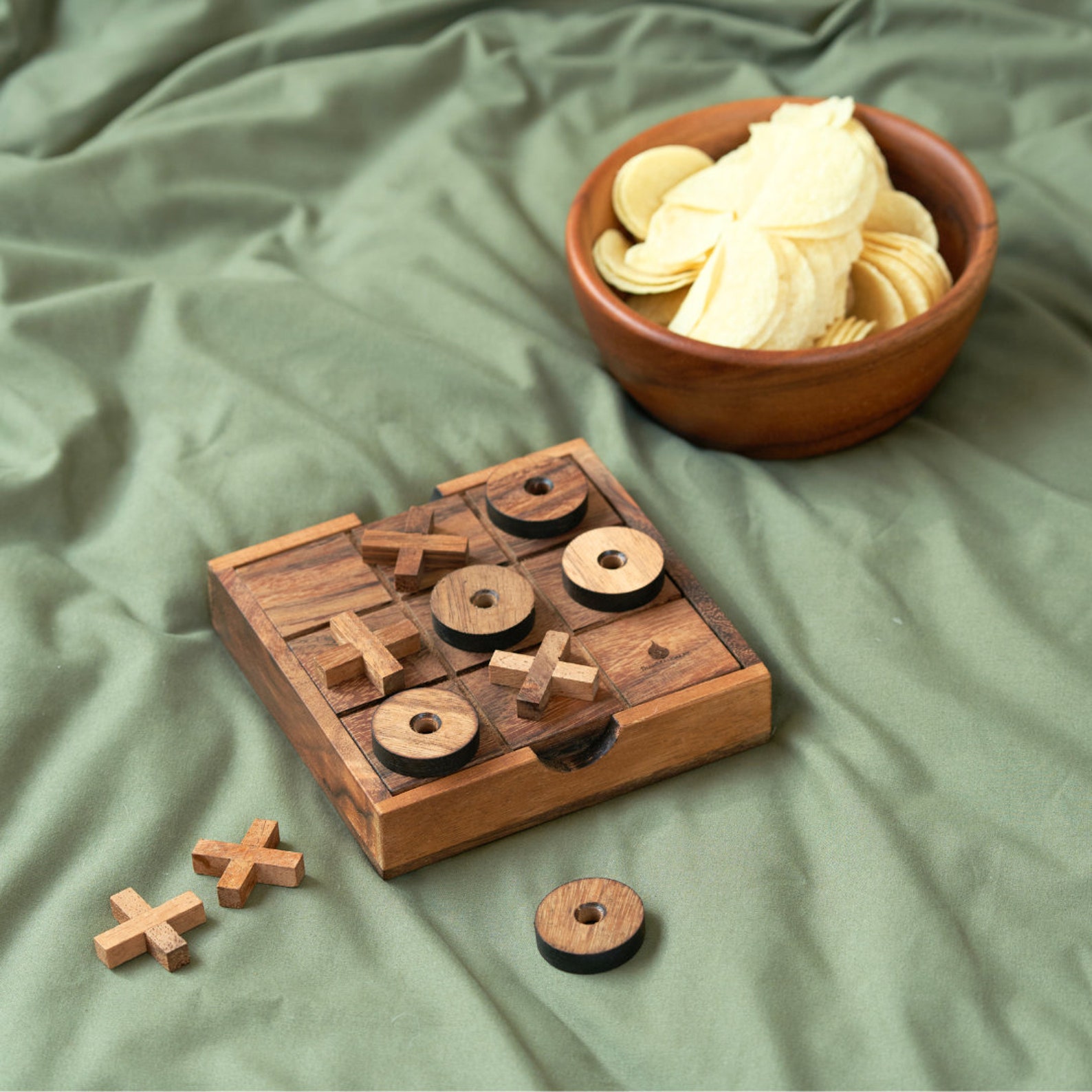 Tic Tac Toe XOXO / Wood Noughts and Crosses: Wooden XOX Strategy Game ...