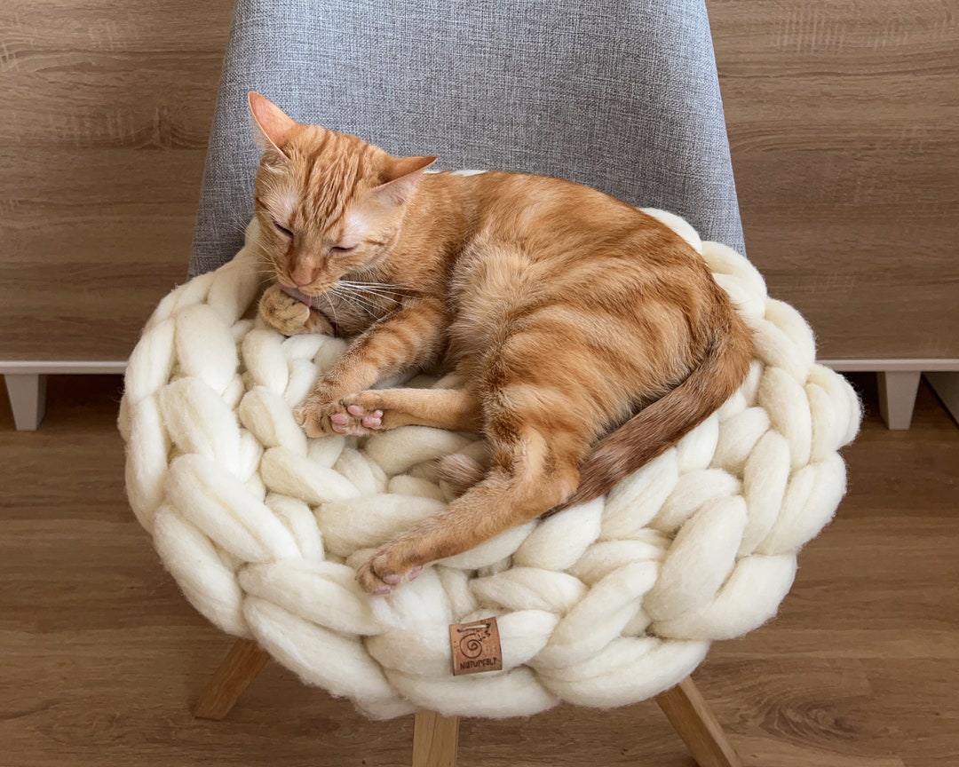 Natural Wool Knitted Flat Bed for Cats, Chunky and Eco-friendly Cat Bed ...