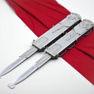 V2 Assassin's Dual Brotherhood Ezio Auditore Hidden Blades Premium ...