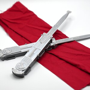 V2 Assassin's Dual Brotherhood Ezio Auditore Hidden Blades Premium ...
