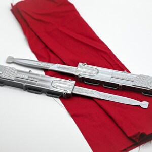 V2 Assassin's Dual Brotherhood Ezio Auditore Hidden Blades Premium ...