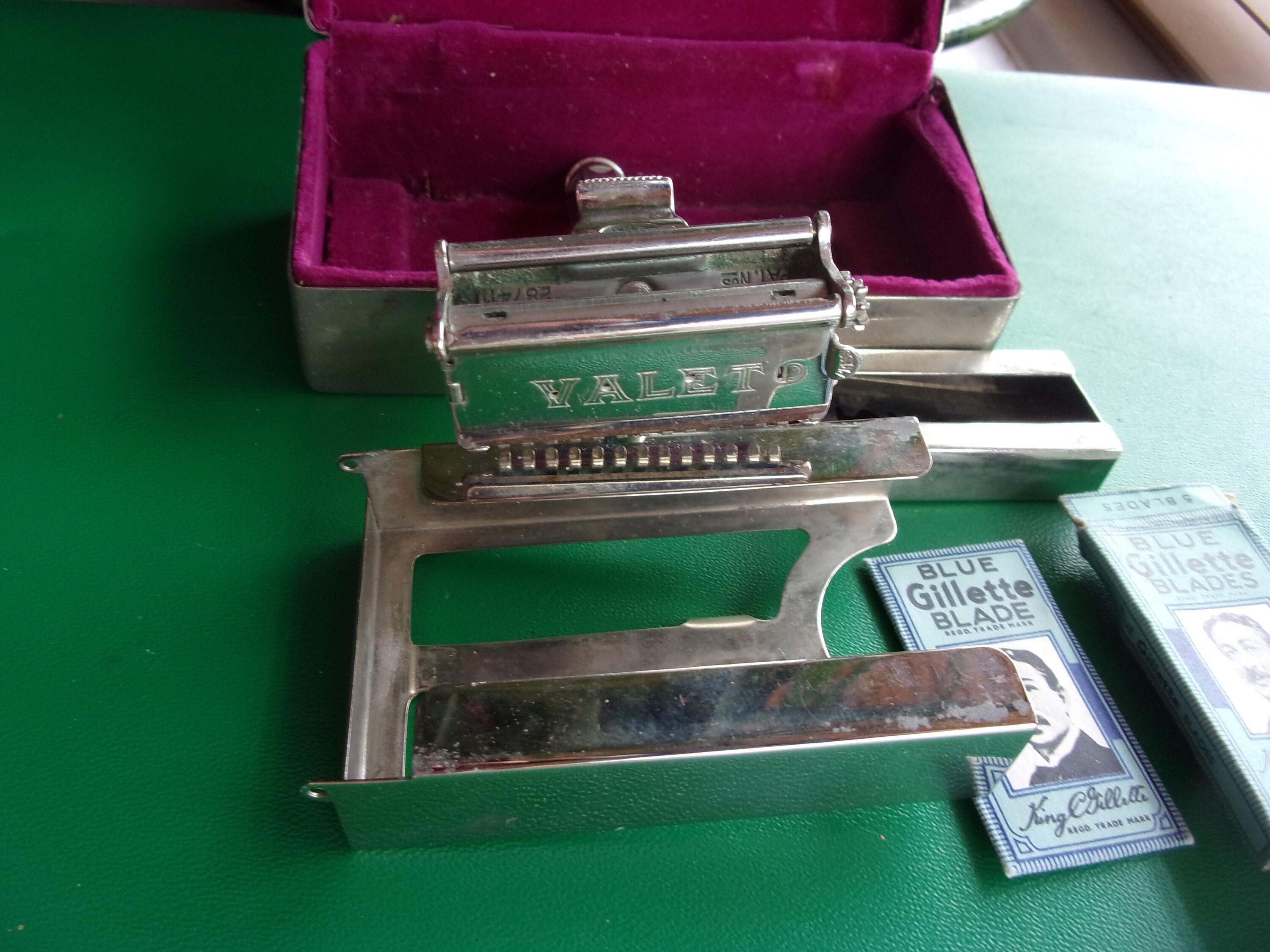Vintage Valet Auto Strop Safety Razor and Metal Case With - Etsy