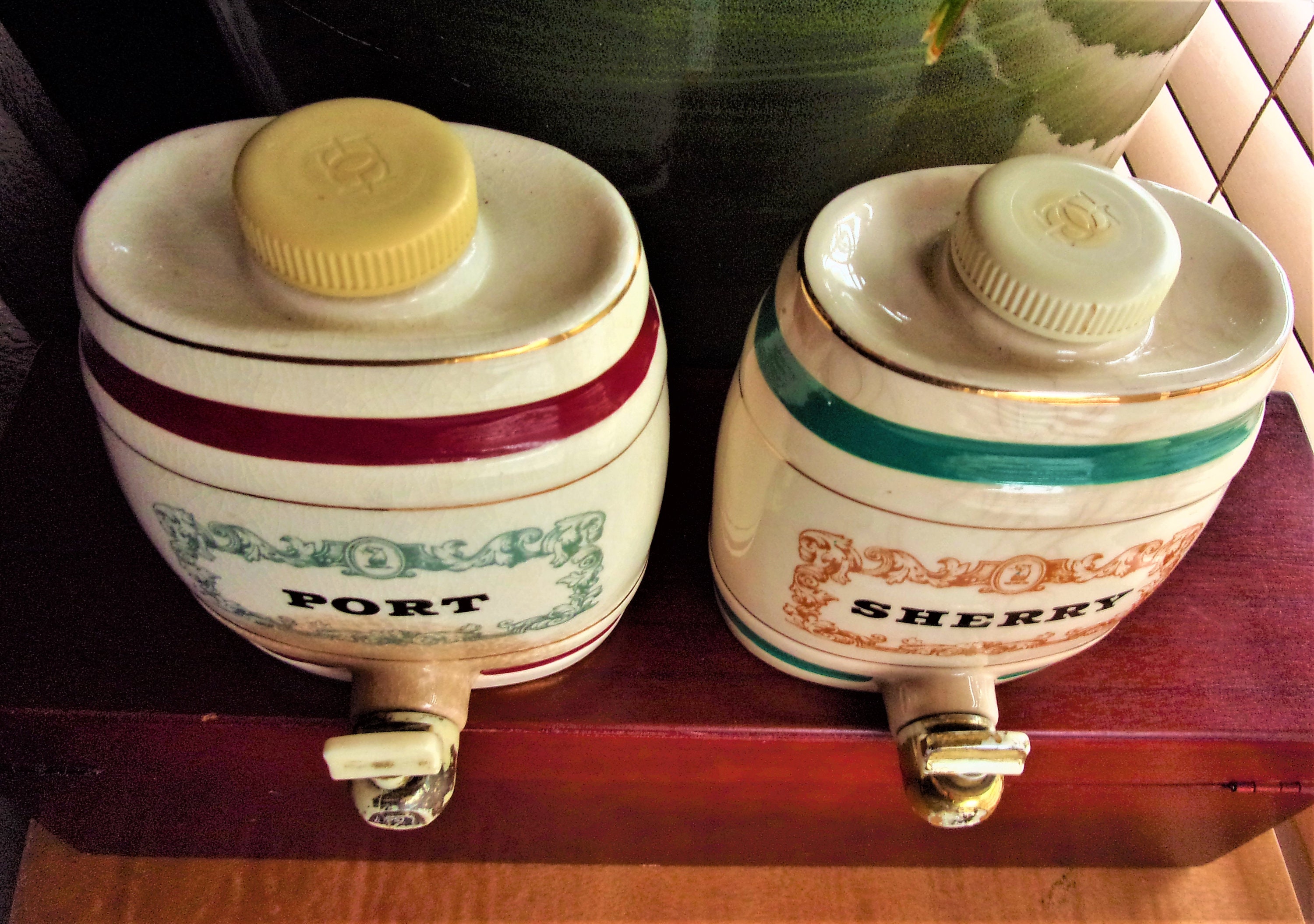 Vintage Wade Pottery Decanter Barrels Royal Victoria England W & A ...