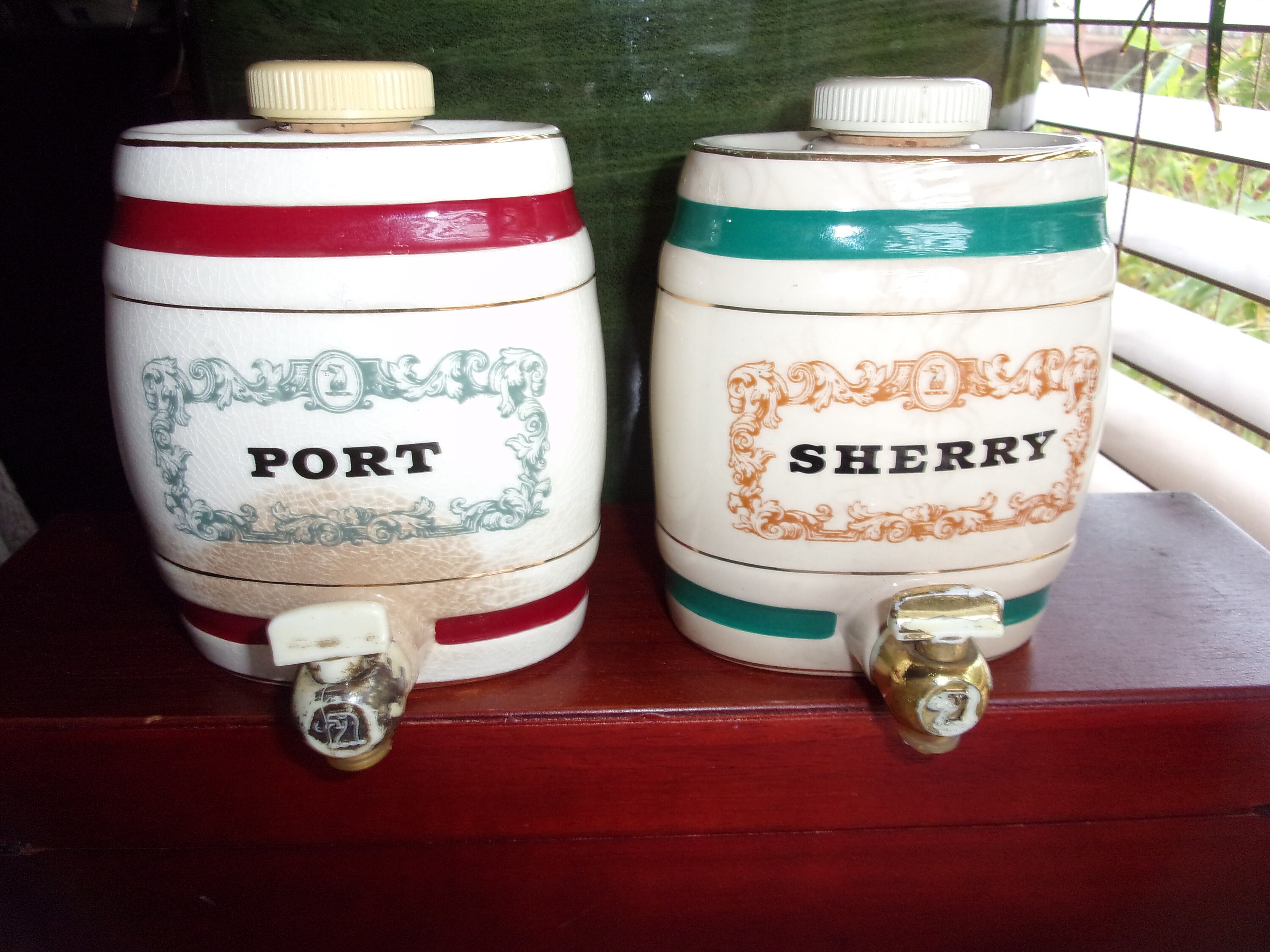 Vintage Wade Pottery Decanter Barrels Royal Victoria England W & A ...