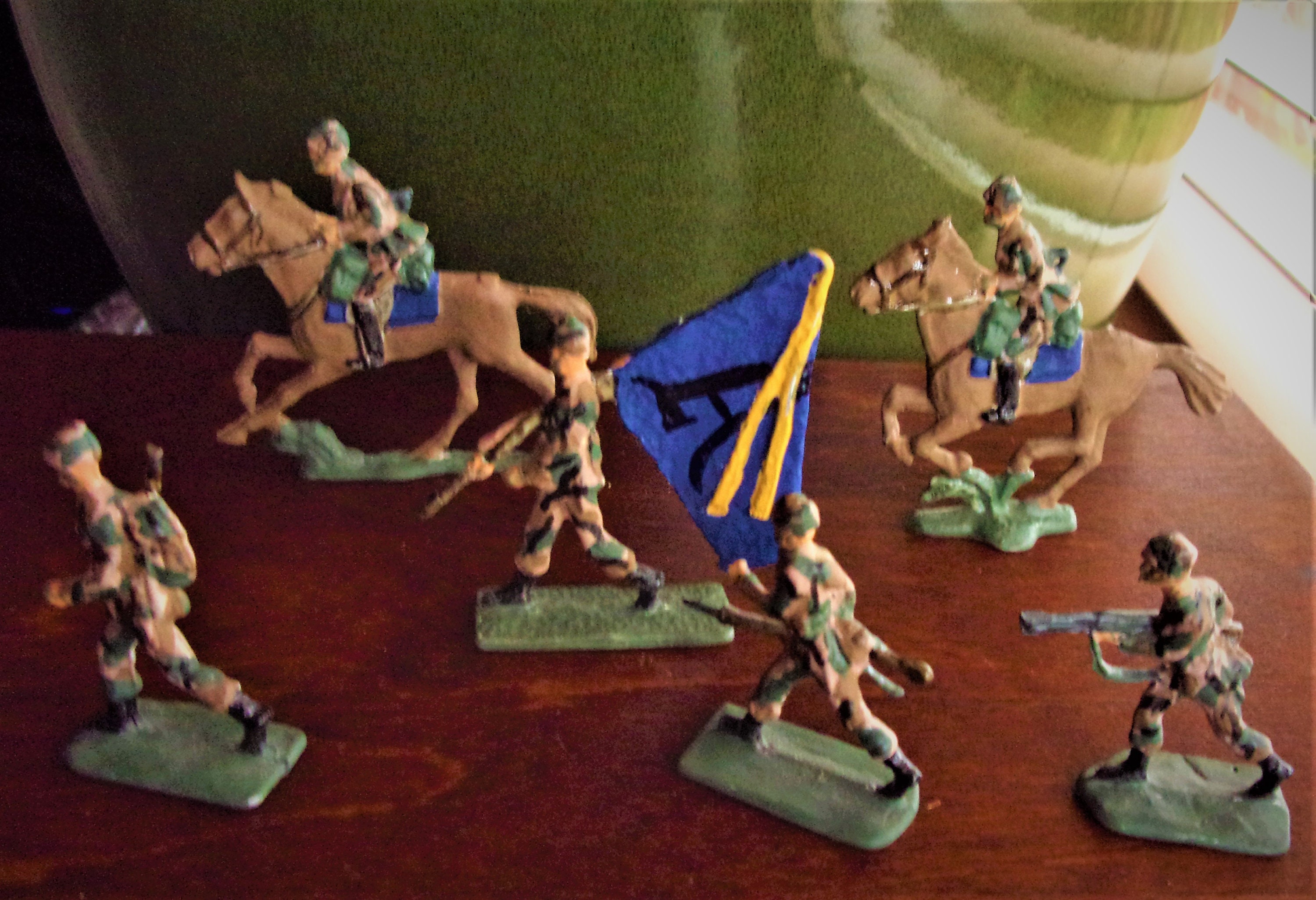 Painted Lead Soldiers With Standard Cavalry & Infantry Soldiers Painted ...