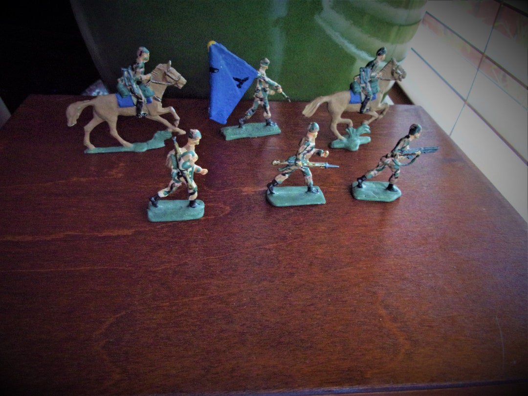 Painted Lead Soldiers With Standard Cavalry & Infantry Soldiers Painted ...