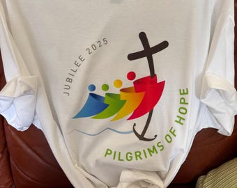 Jubilee 2025: Pilgrims of Hope and Unity. Poster Incorniciato in Legno ...