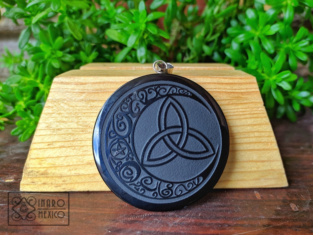Triquetra, Pendant, Triple Goddess, Trinity Moon, Medallion Engraved in ...