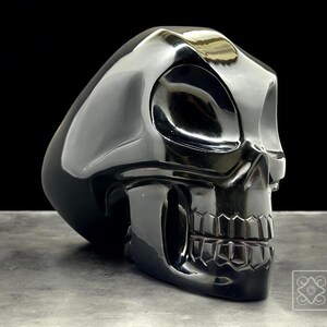Alien Skull Sculpture, Carved in Black Obsidian, Alien Skull, Crafts ...