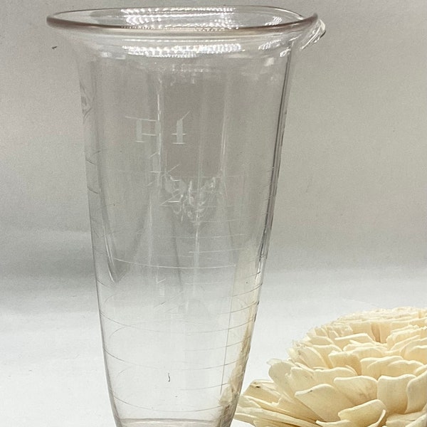 Beaker Vase - Etsy