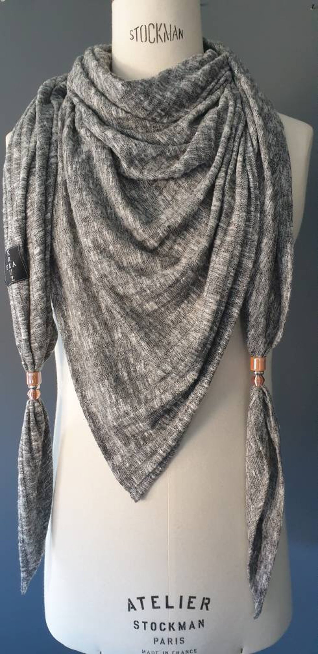 CONCRETE Triangular Scarf Made of Ribbed Fine Knit, With Decorative ...