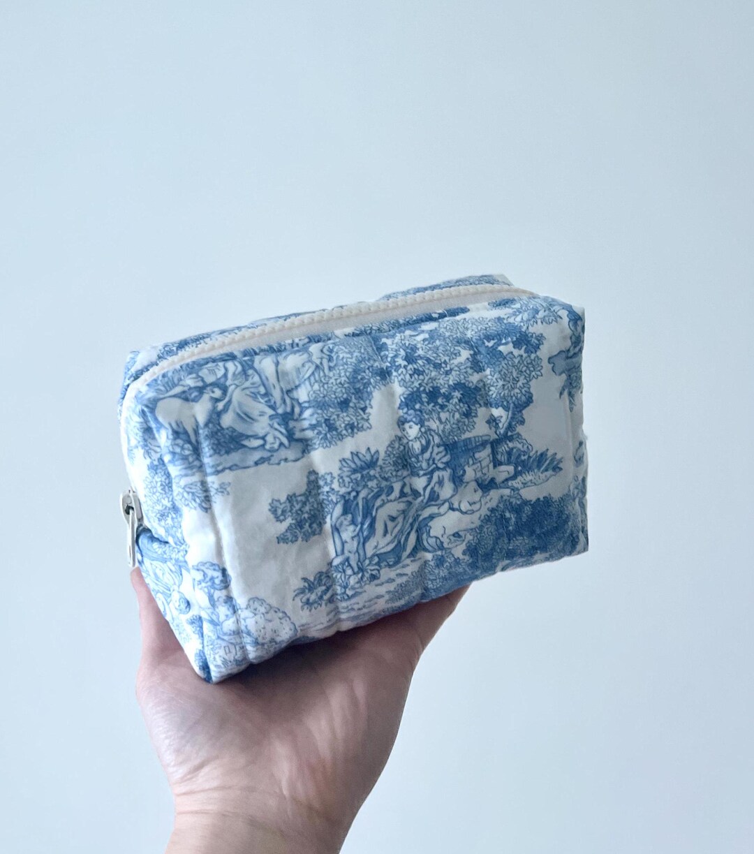 Blue/red Ivory White Toile De Jouy | Quilted Small Boxy Zipper ...
