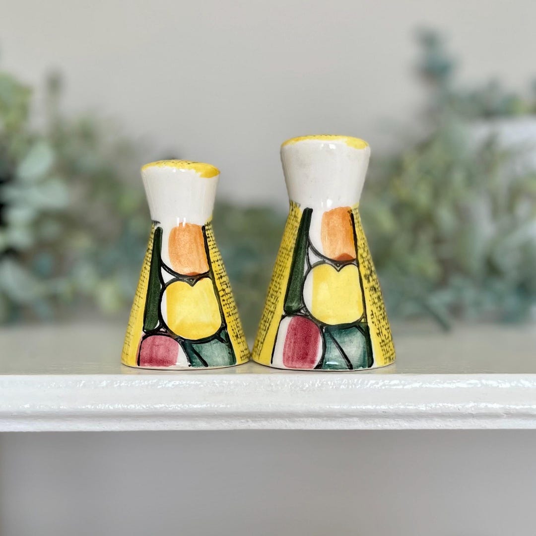 Vintage Art Deco Salt & Pepper Shakers - Ceramic Atomic Hourglass Shape ...