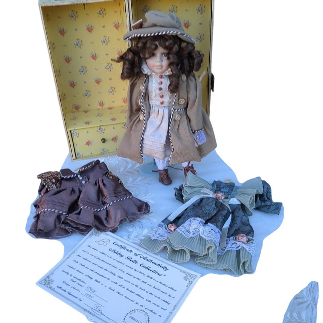 Vintage Ashley Belle Collection Louise Doll With Trunk & Extra Dresses ...
