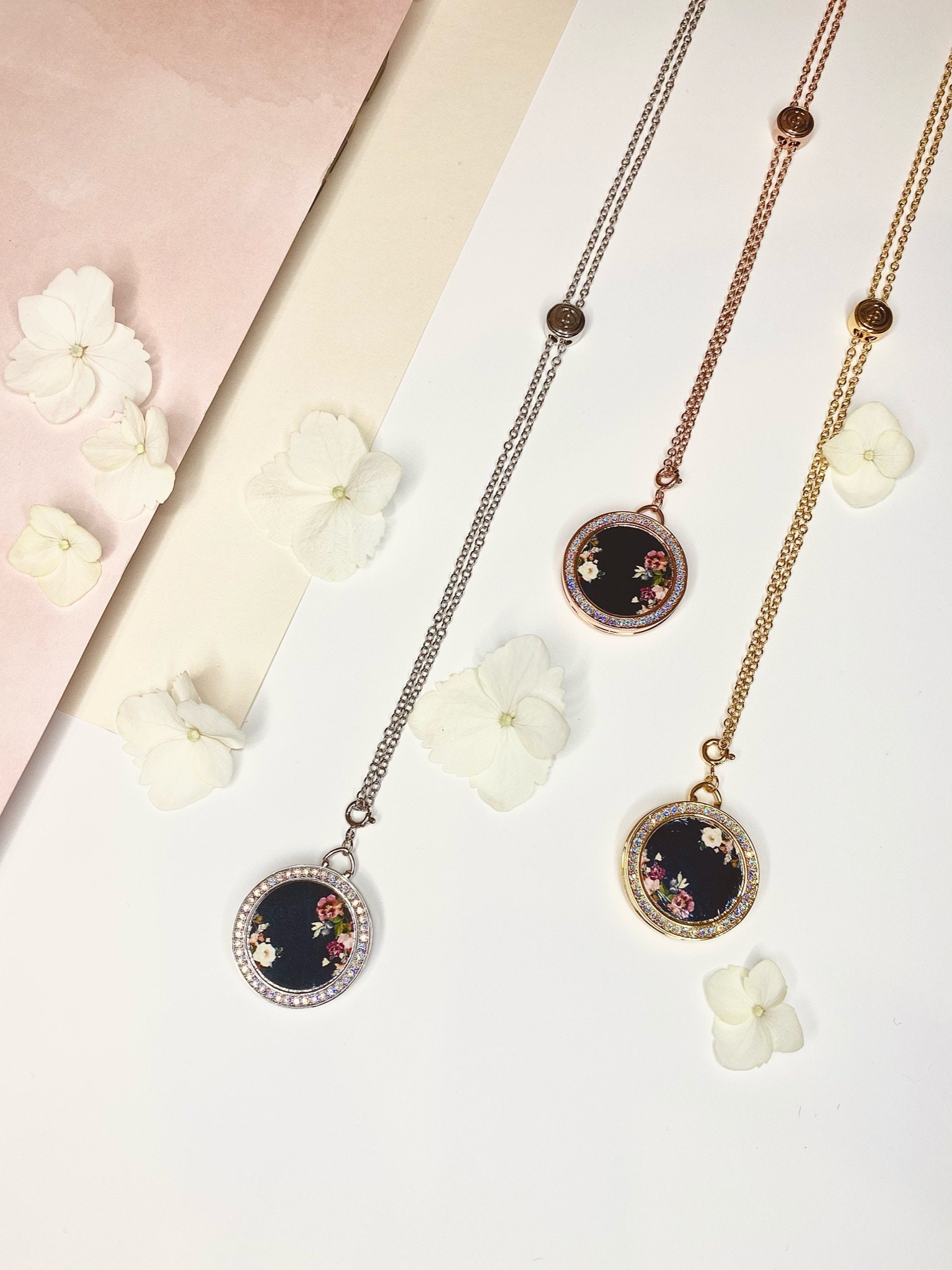 Joyas de collar de medallón floral oscuro : medallón grabado | Etsy