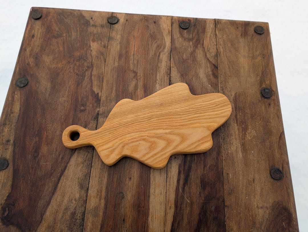 Oak Leaf-shaped Wooden Cutting Board – Handcrafted Rustic Kitchen Decor ...