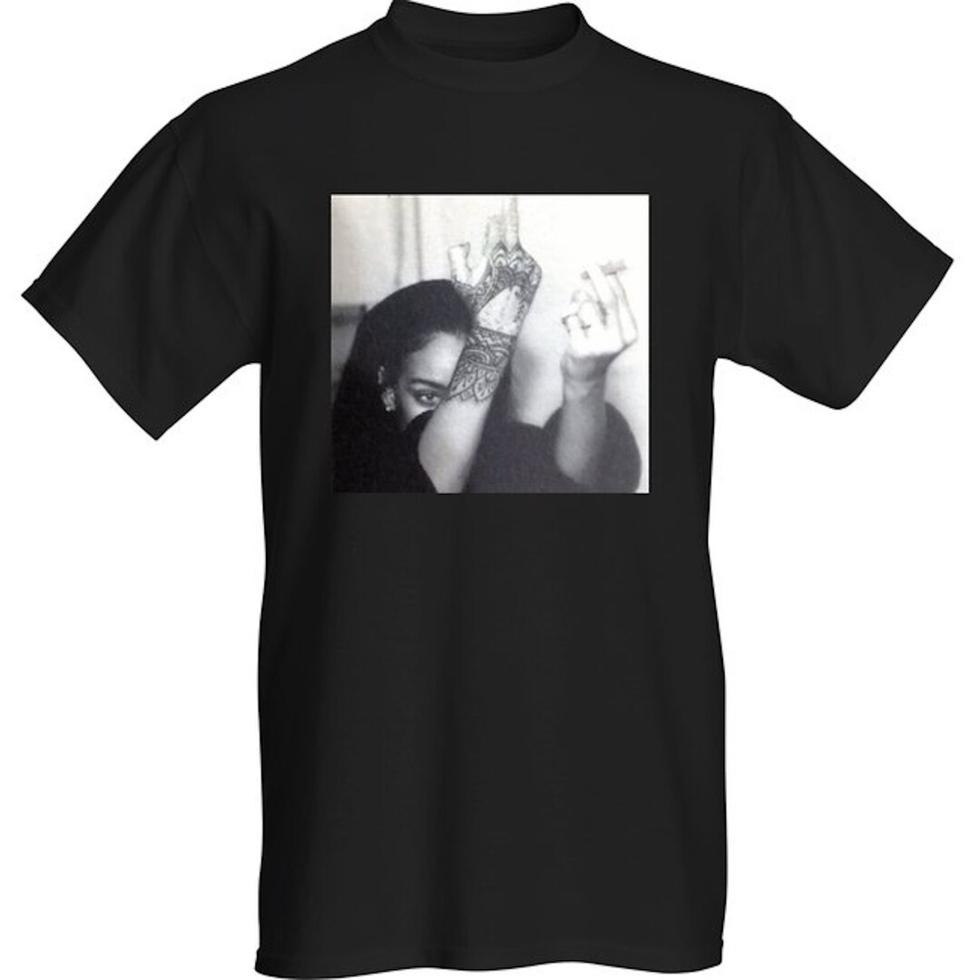 Rihanna Middle Finger T-shirt - Etsy