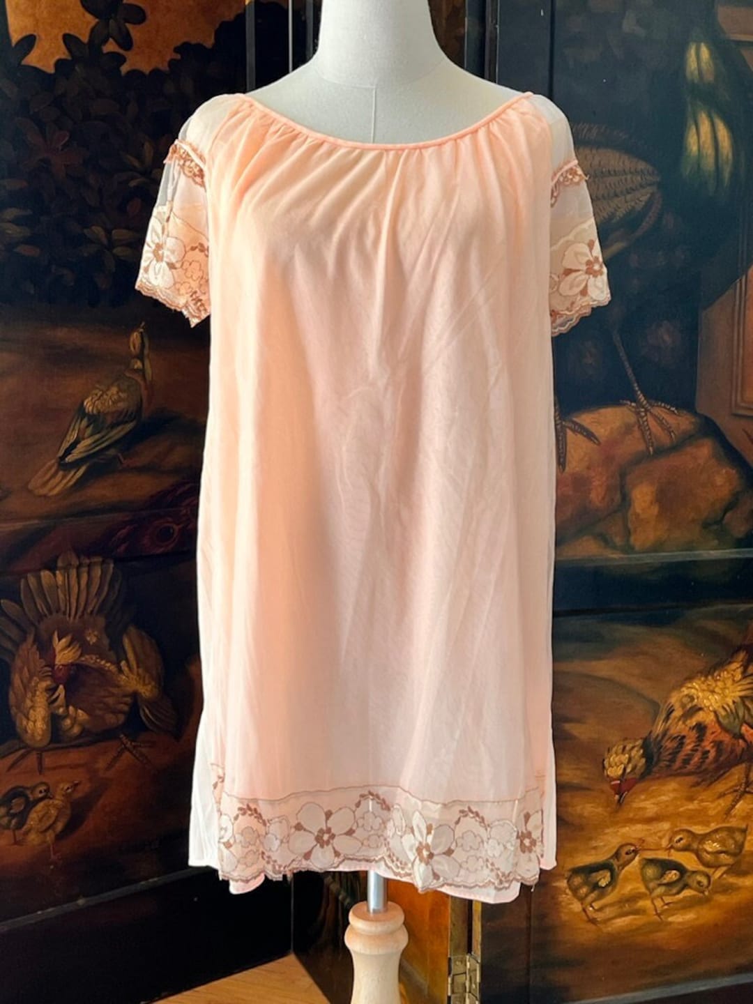 Vintage Nightgown Peach Short Gown Lacey Sleeves and Hem - Etsy