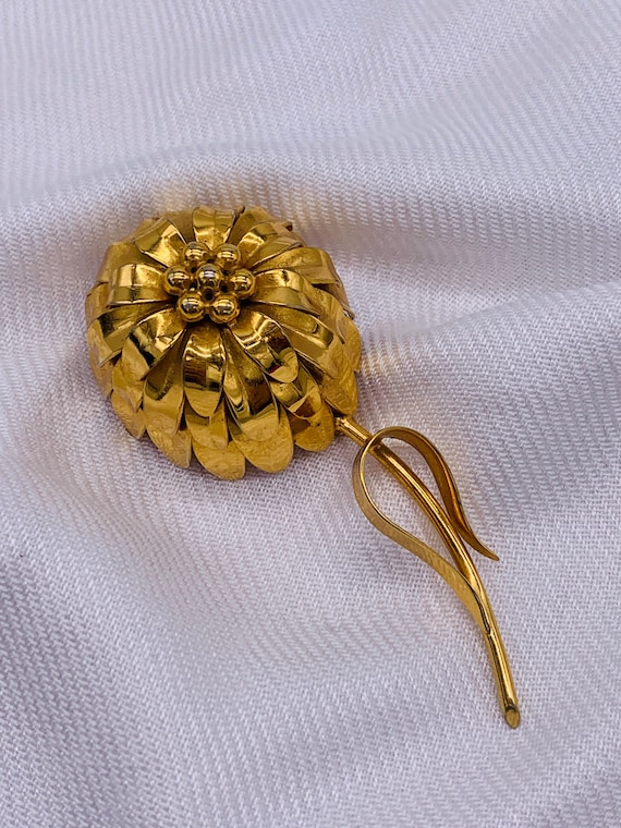 Vintage Gold Plated Chrysanthemum Flower Pin - Bold F… - Gem