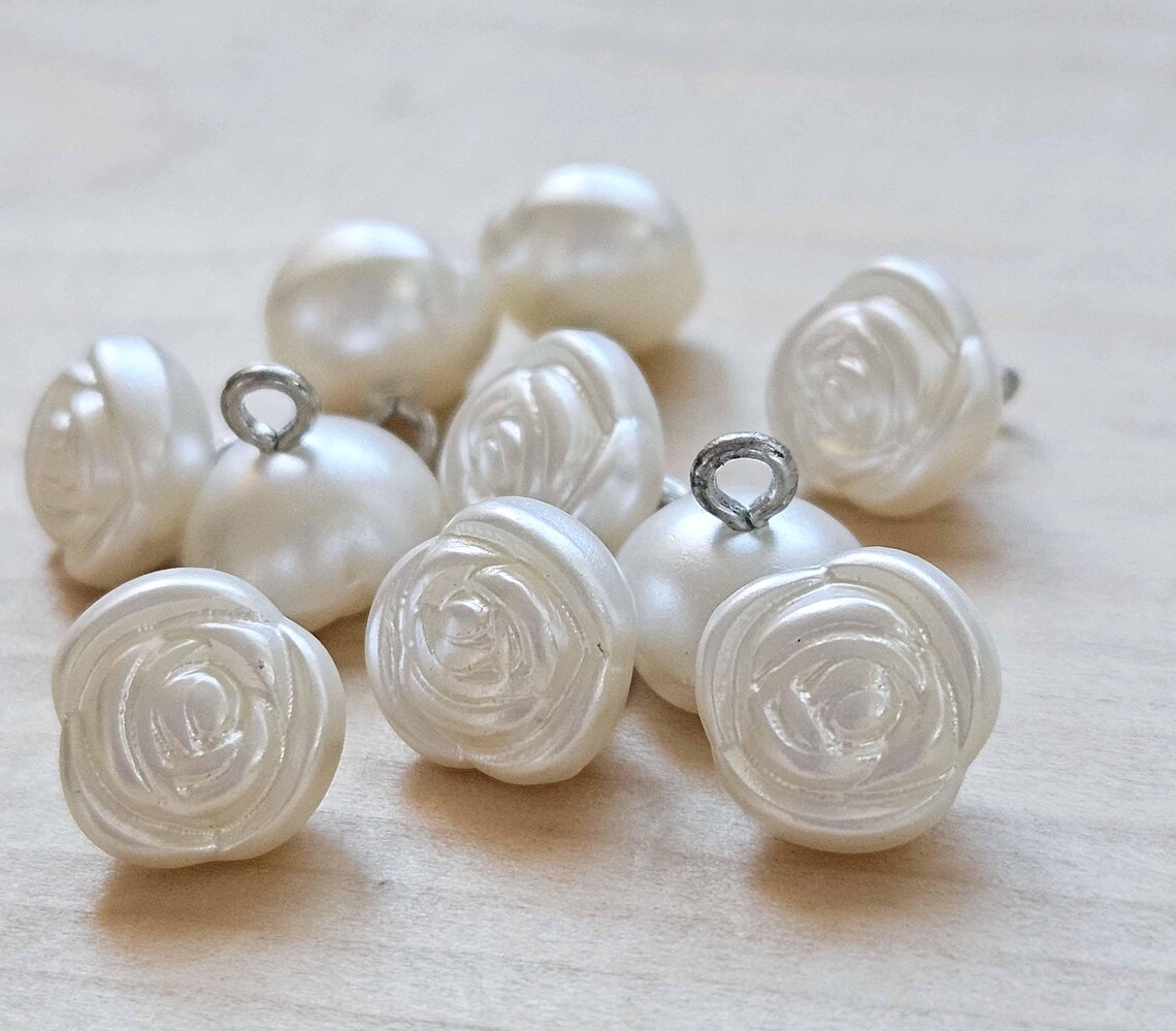 VINTAGE PEARL ROSE Shank / 10.5*11mm - 6 Buttons / Imitation Pearl ...
