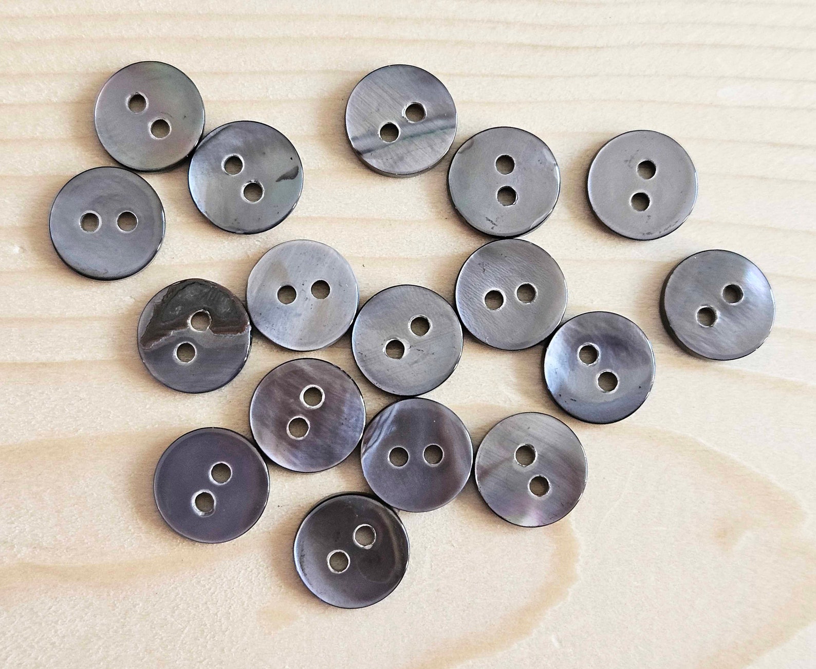 2-hole GREY (brownish) Seashell Buttons / 10-25mm / Set of 6 Buttons ...