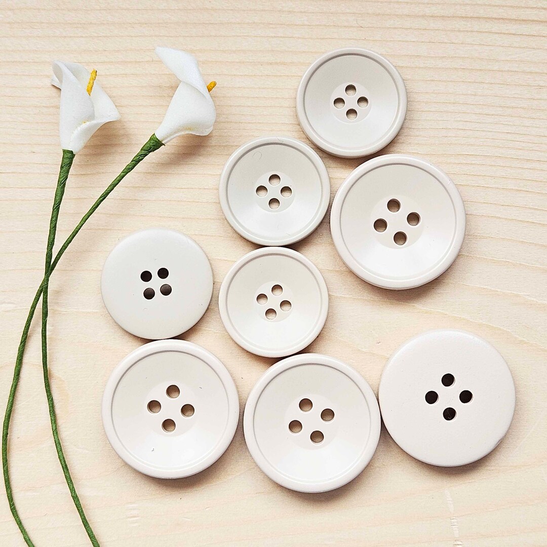 CREAMY WHITE - 21mm - 4 Buttons - Korean Style Resin Buttons / Coat ...