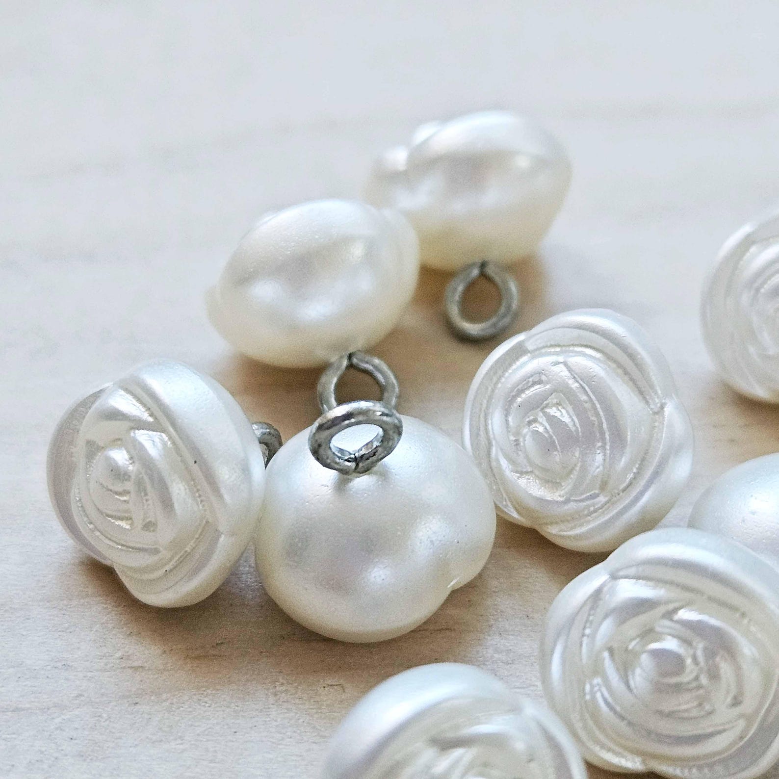 VINTAGE PEARL ROSE Shank / 10.5*11mm - 6 Buttons / Imitation Pearl ...