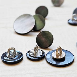 GREY SEASHELL SHANK / 10-15mm / Set of 4 Buttons / Seashell Metal Shank ...