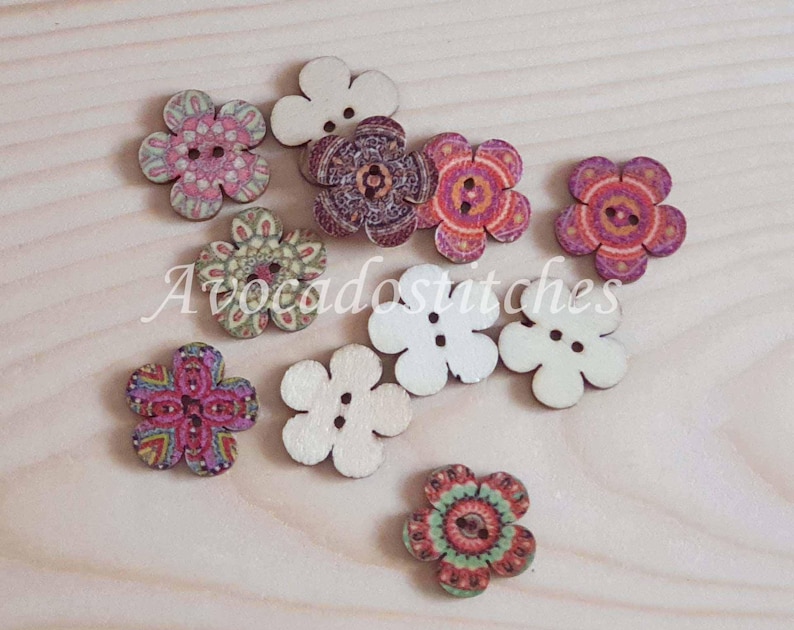 FLOWER ART / 15-25mm / 8 Buttons / Wooden Buttons / Sewing Buttons - Etsy
