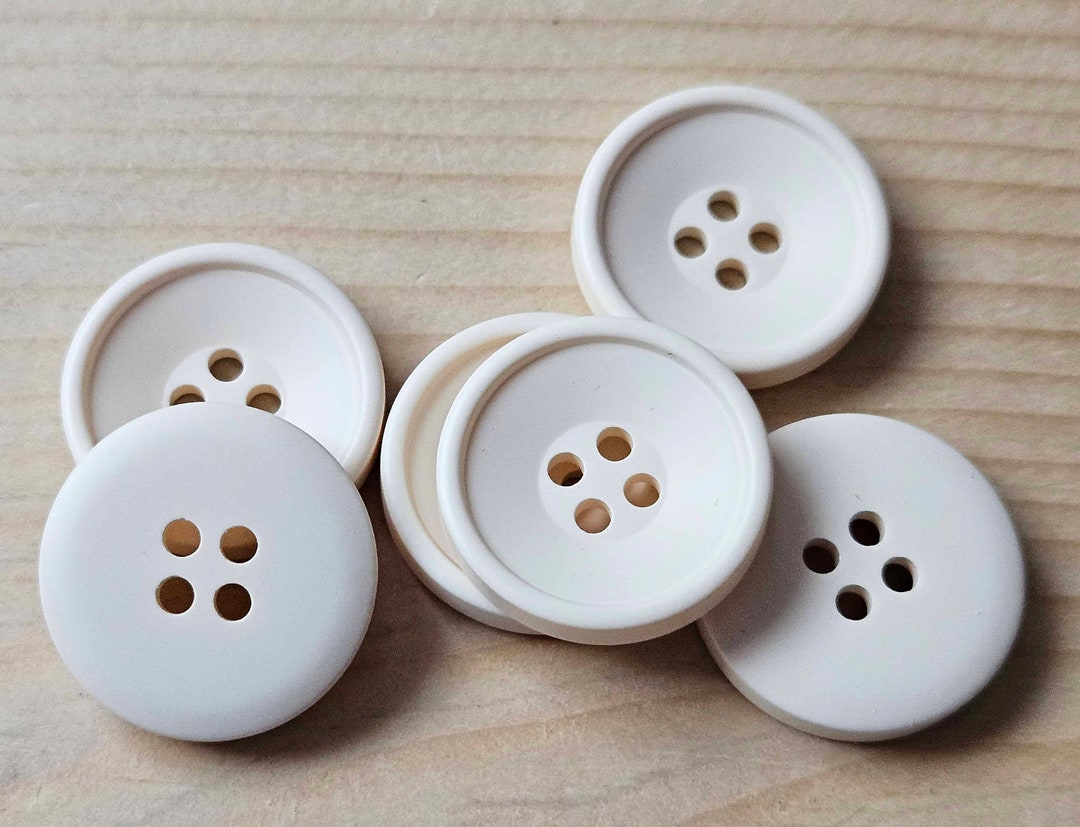 CREAMY WHITE 21mm 4 Buttons Korean Style Resin Buttons / Coat Jacket ...