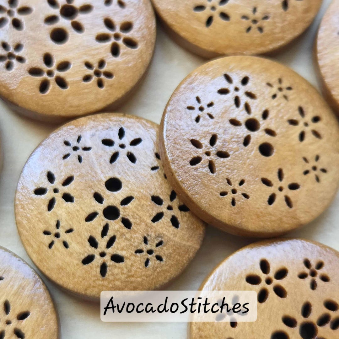 LITTLE FLOWERS / 20mm - 6 Buttons / Wooden Filigree Buttons / Flower ...