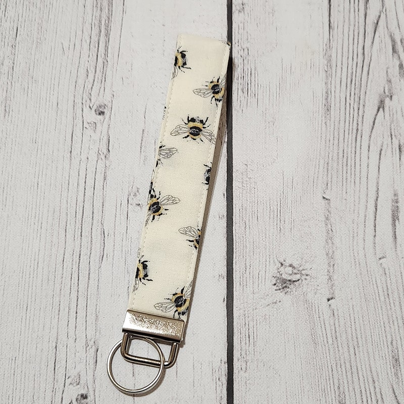 Bumble Bee Keychain - Etsy