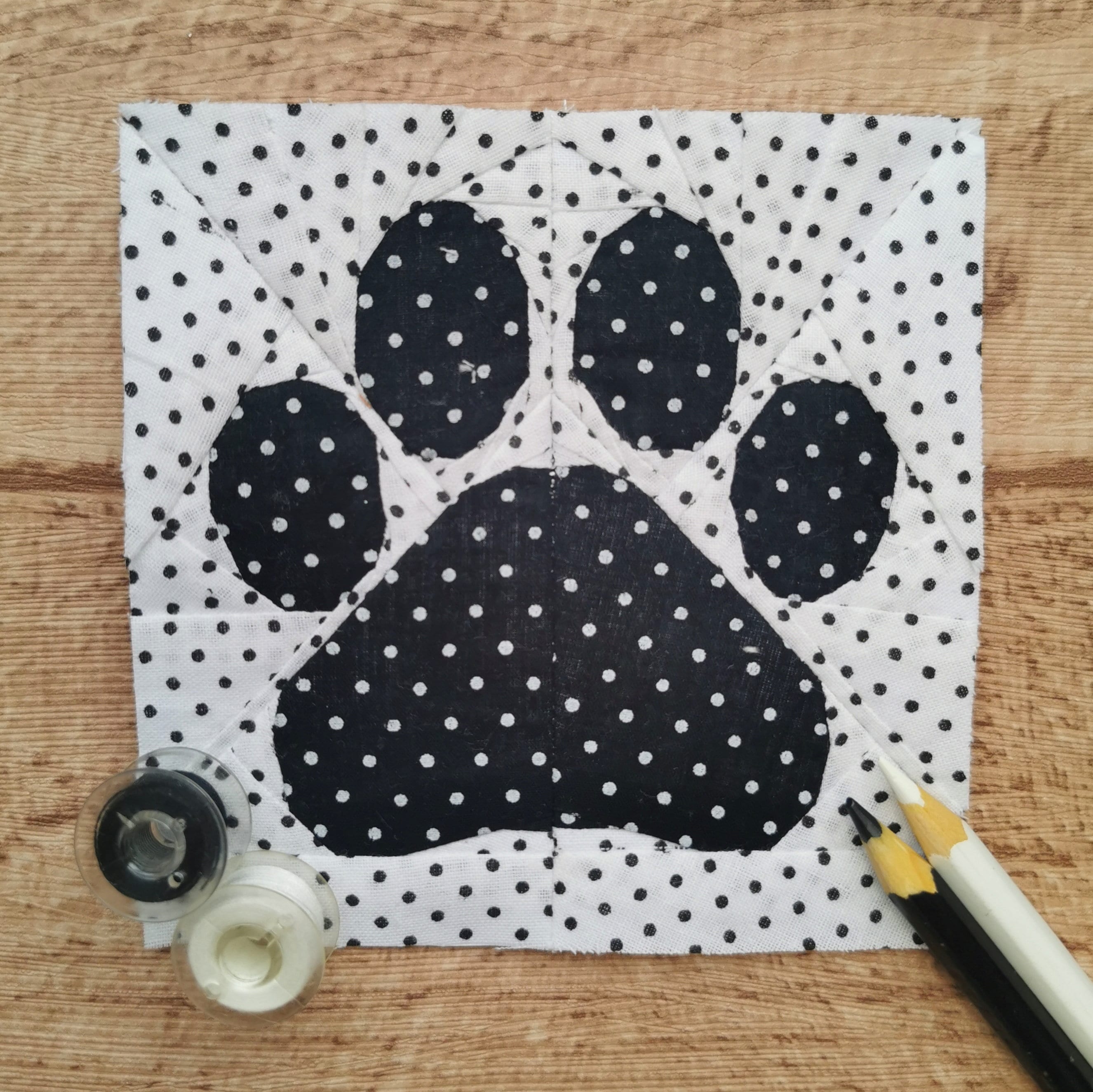 Dog Paw Print Quilt Block Top 14 Free Dog Quilt Patterns (+9 Bonus