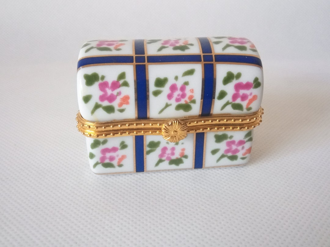 Great 1950s Pollen Tin, Medication Tin, Porcelain With Floral Design ...