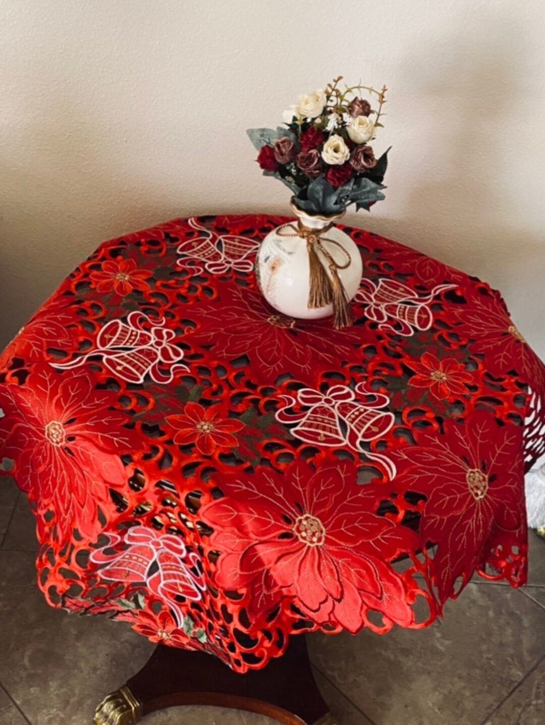 Embroidered Poinsettia Table Topper: Vintage Christmas Cutwork Linen ...