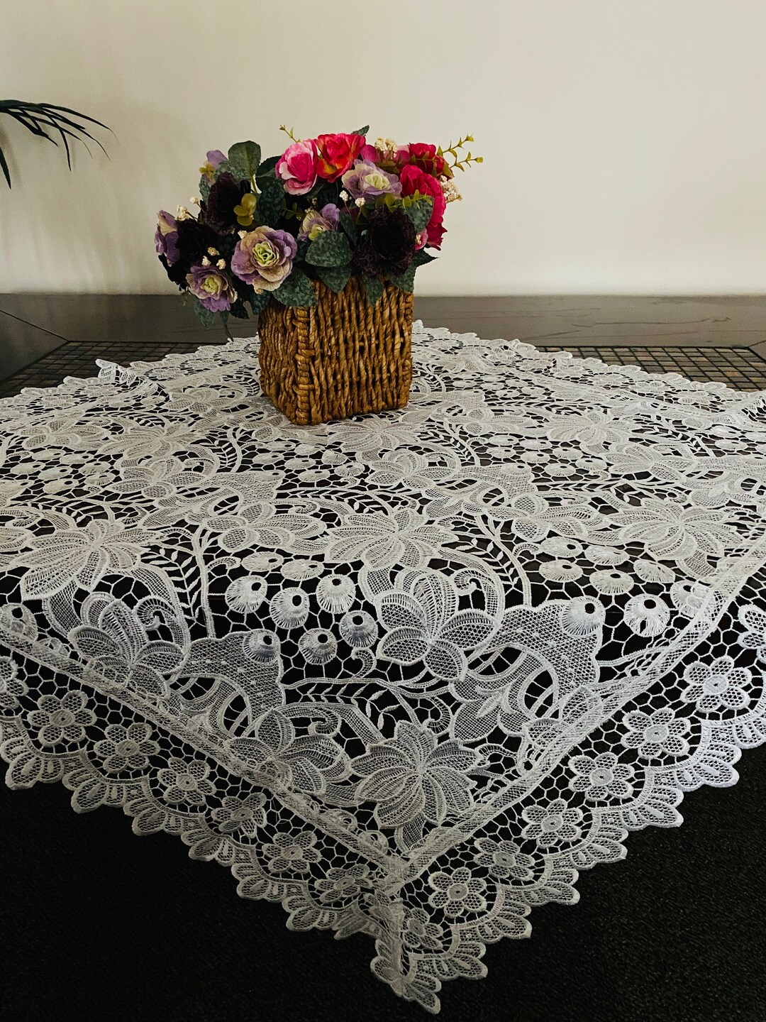 A&MT Vintage Floral Venice Lace Linen Table Topper - Beige/white (36x36 ...