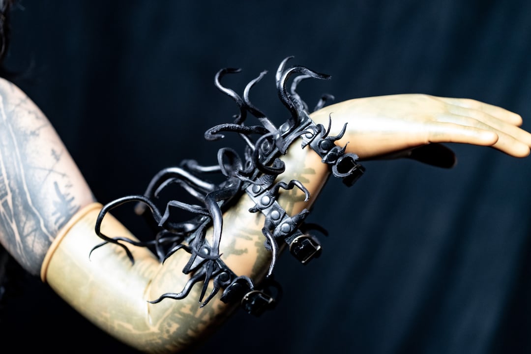 Parasite Arm Eater -under Arm (black) - Etsy