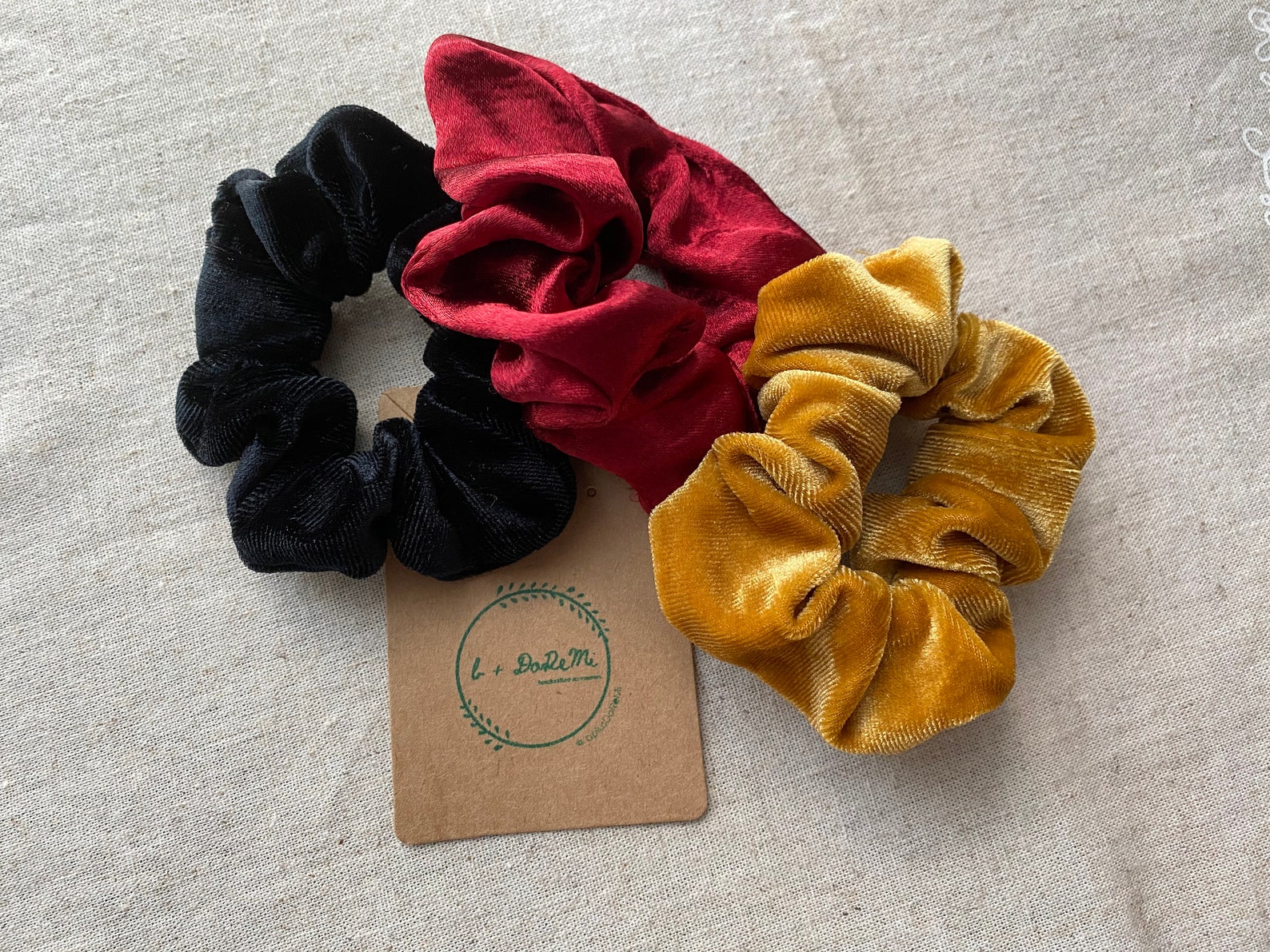 Multi-color Velvet Hair Scrunchy, Hair Scrunchies, Scrunchy Ties ...