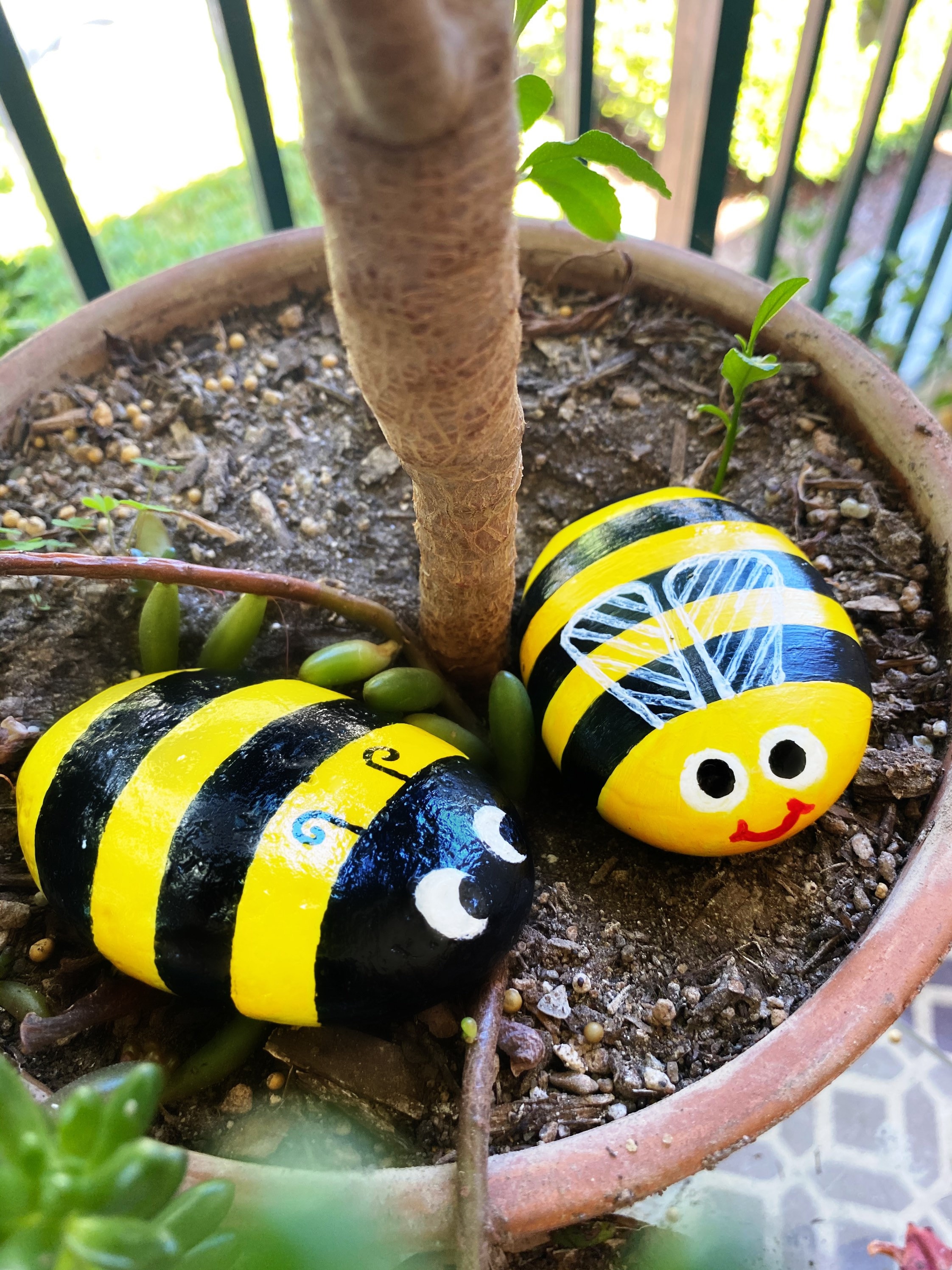 Painted Bumble Bee Stones Paperweights Bumble Bee Art - Etsy Canada