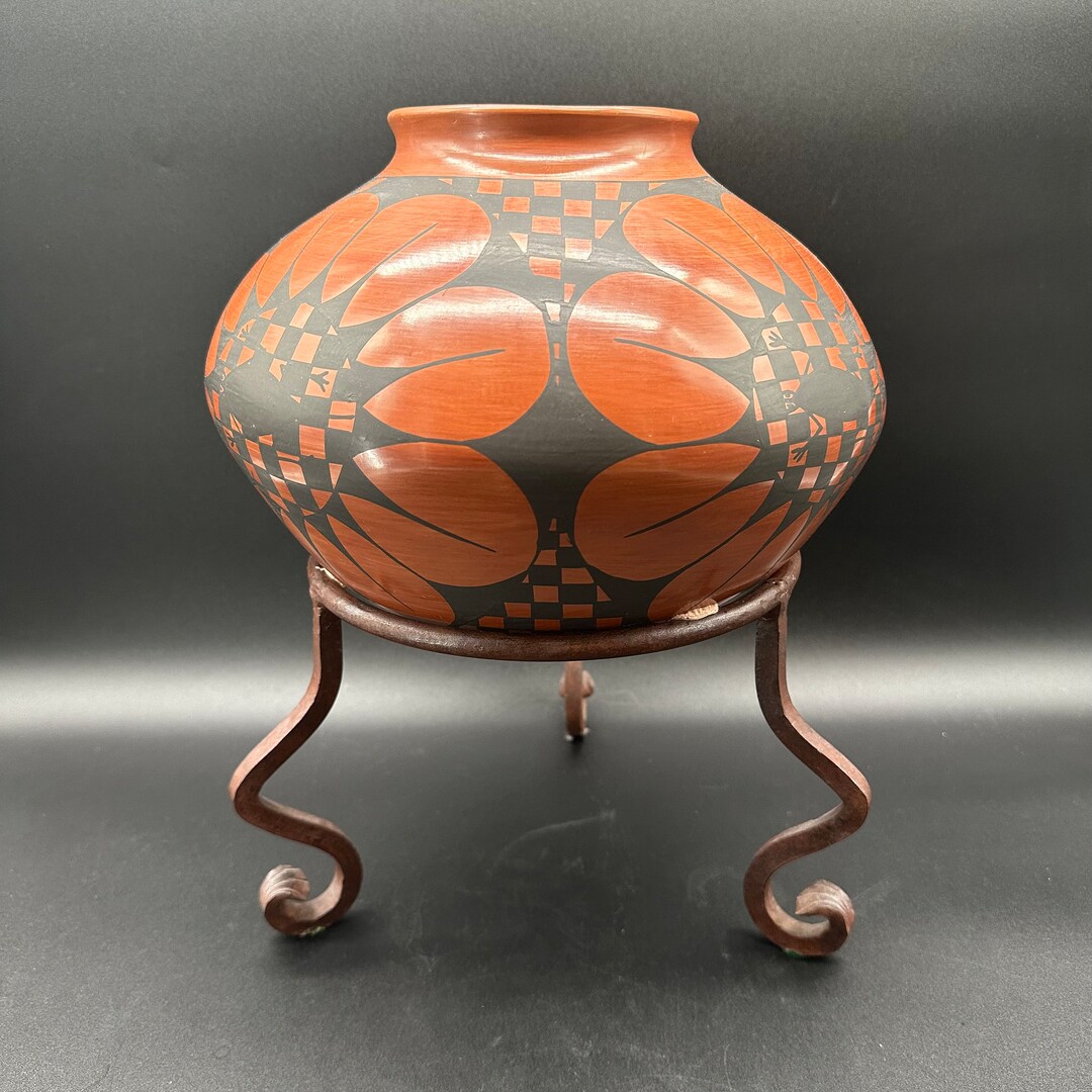 Signed Lucy Mora Casas Grandes Mata Ortiz Handmade Pottery / Stand Not ...