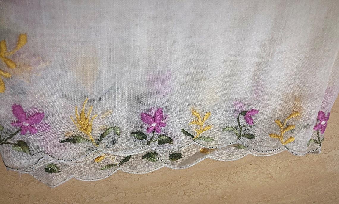Hand Sewn Womens’ Handkerchief With Floral Pattern #DN Theshopsinuptown ...