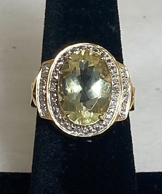 10 karats of 49 grams of SOLID gold Cuban link style … - Gem