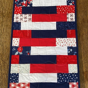 Red White and Blue Bookends Quilted Table Runner | Etsy
