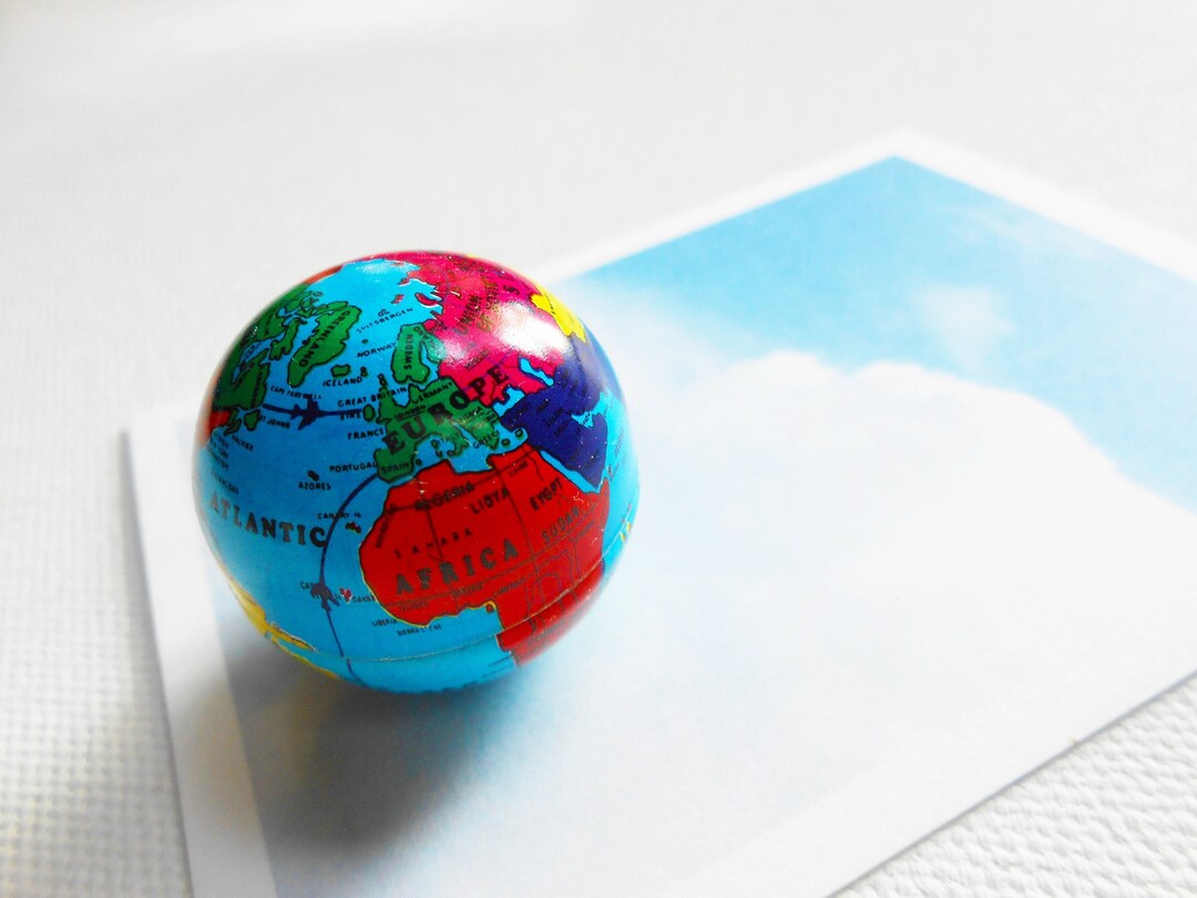 Vintage 80s Mini Globes 1 Tin Mini Toy Globe Vending Machine Geographic ...