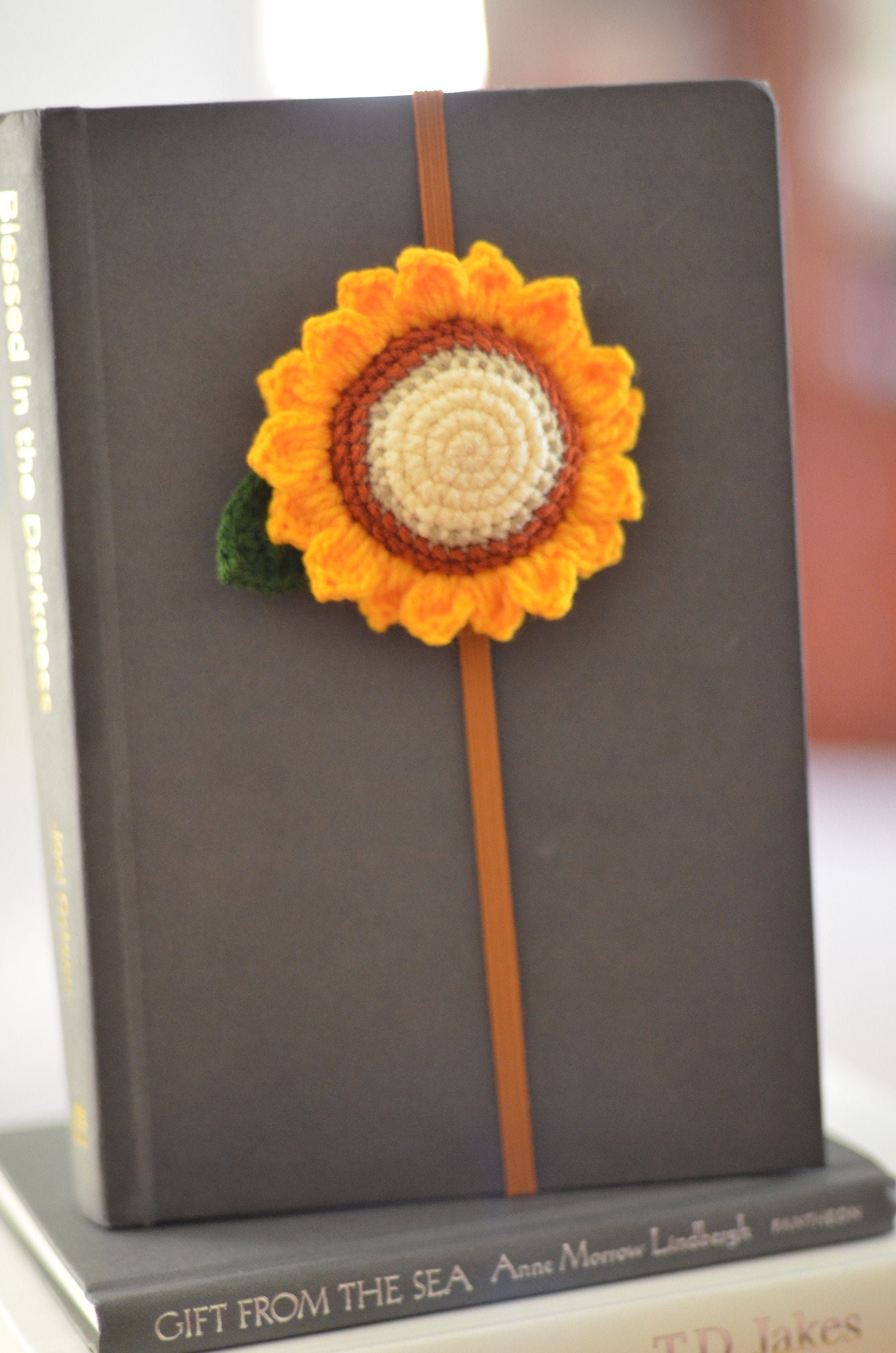 Crochet Sunflower Bookmark/ Stretchable/ Great gift idea for book lover ...